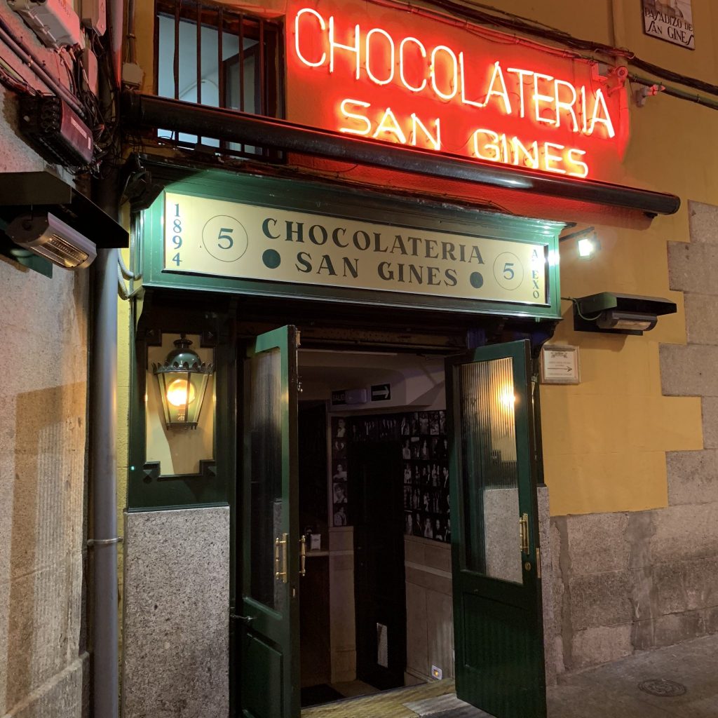 El imperdible chocolate con churros de la chocolatería San Ginés en ...